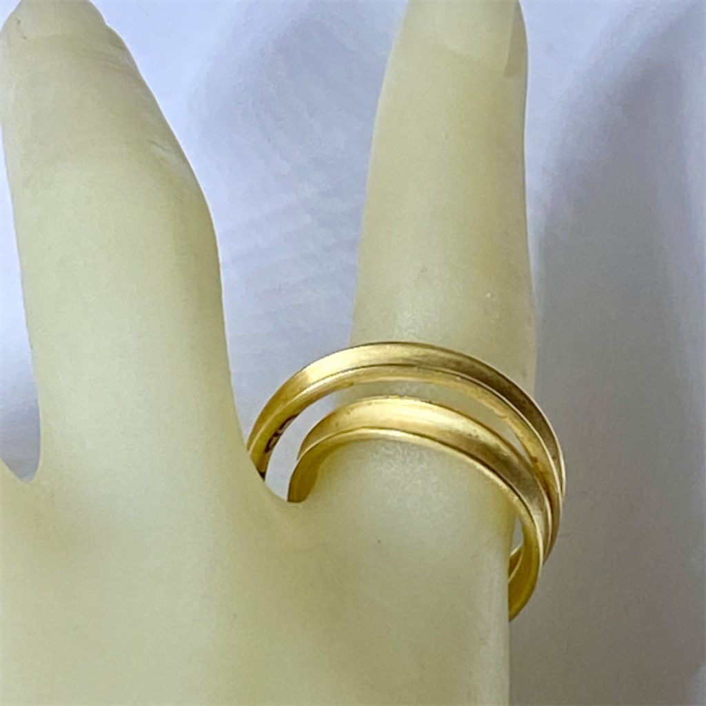 Ring, Doppelschlinge - GALERIE CEBRA – Schmuck & Objekte – Anemone Tontsch